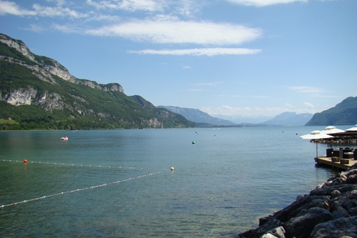 Petit camping avec piscine proche du Lac du Bourget et d'Aix les Bains